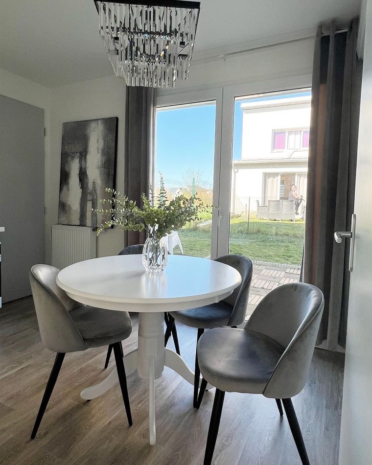 Round Dining Table ⌀ 100 cm White AKRON | Beliani.co.uk