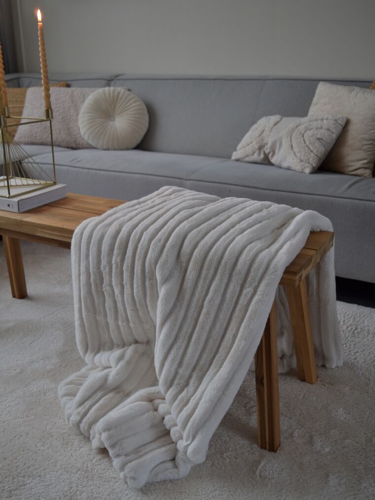 Coperta in plaid 180 x 220 cm bianco ABTEH | Beliani.it