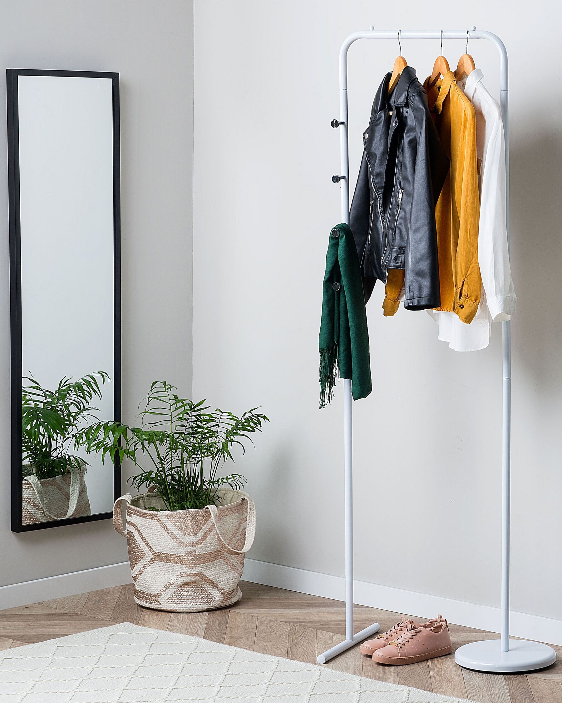 Metal Clothes Rack White BENTON | Beliani.co.uk
