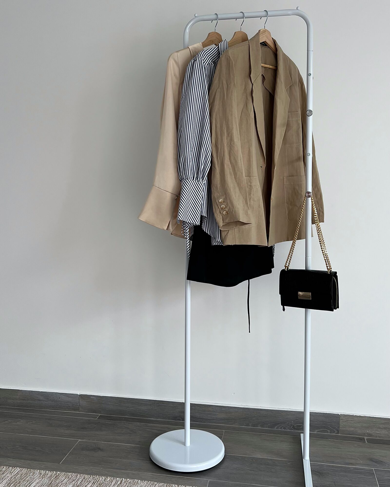 Metal Clothes Rack White BENTON | Beliani.co.uk
