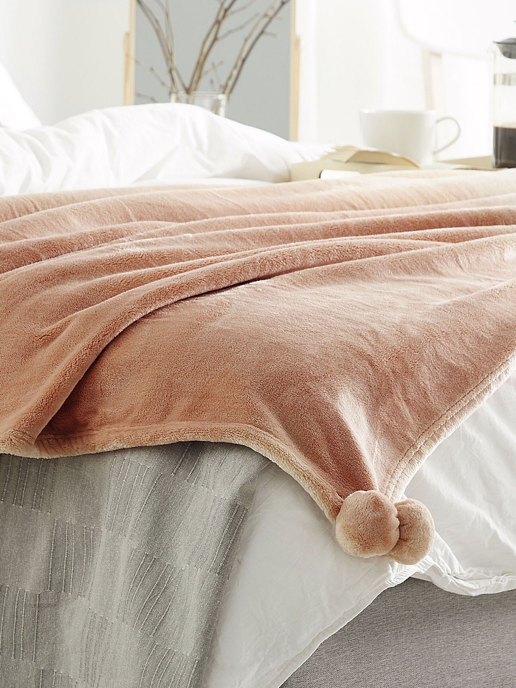 Koc 200 x 220 cm brązowy TERKE | Beliani.pl