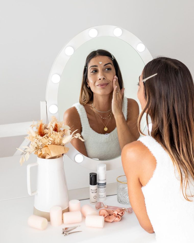 Metal LED Standing Vanity Mirror 50 x 60 cm White ROSTRENEN | Beliani.co.uk