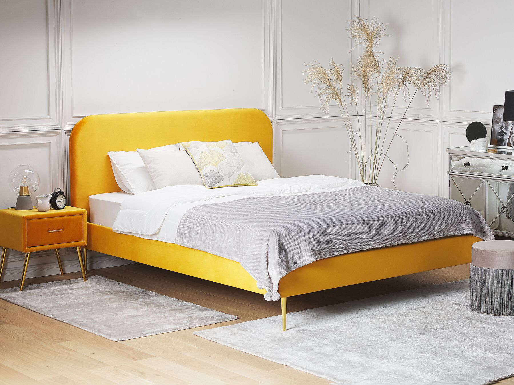 Lit Double En Velours Jaune 140 X 200 Cm FLAYAT Beliani fr lit-double-en-velours-jaune-140-x-200-cm-flayat-beliani-fr