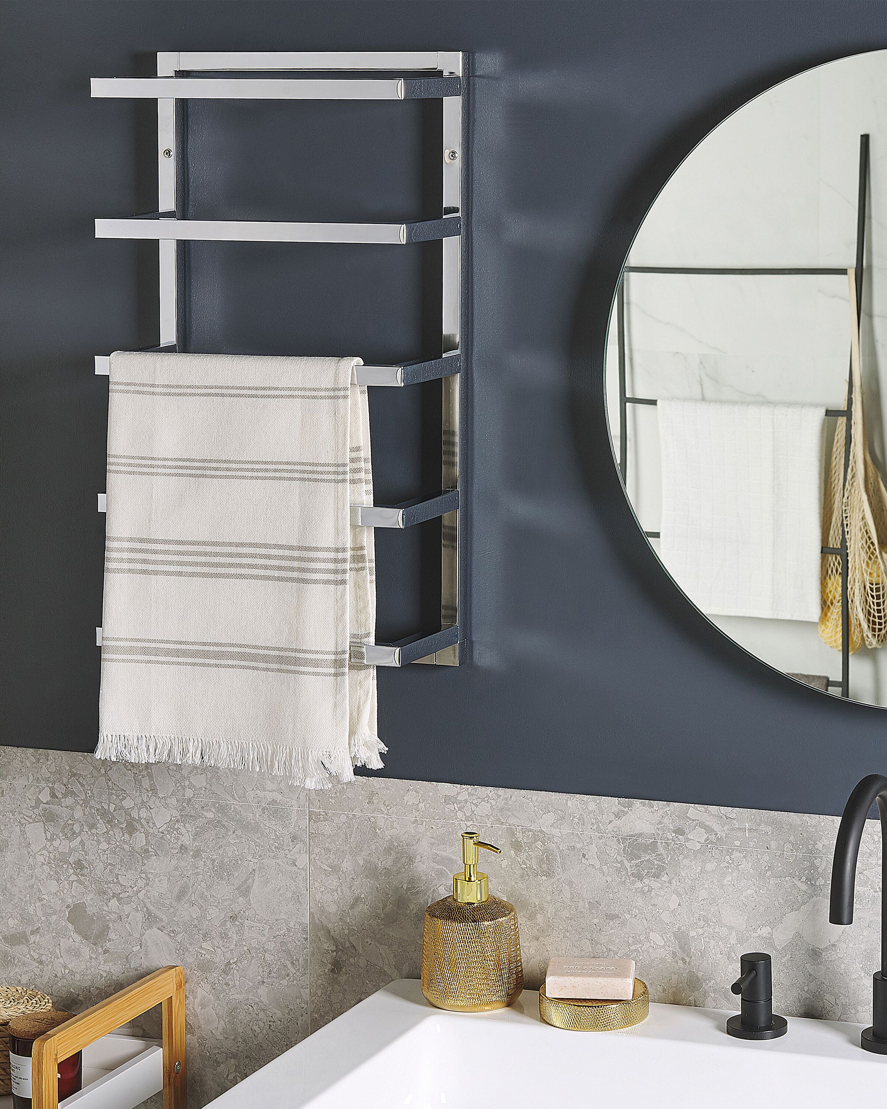 Okrągłe lustro ścienne LED ø 60 cm srebrne CALLAC | Beliani.pl