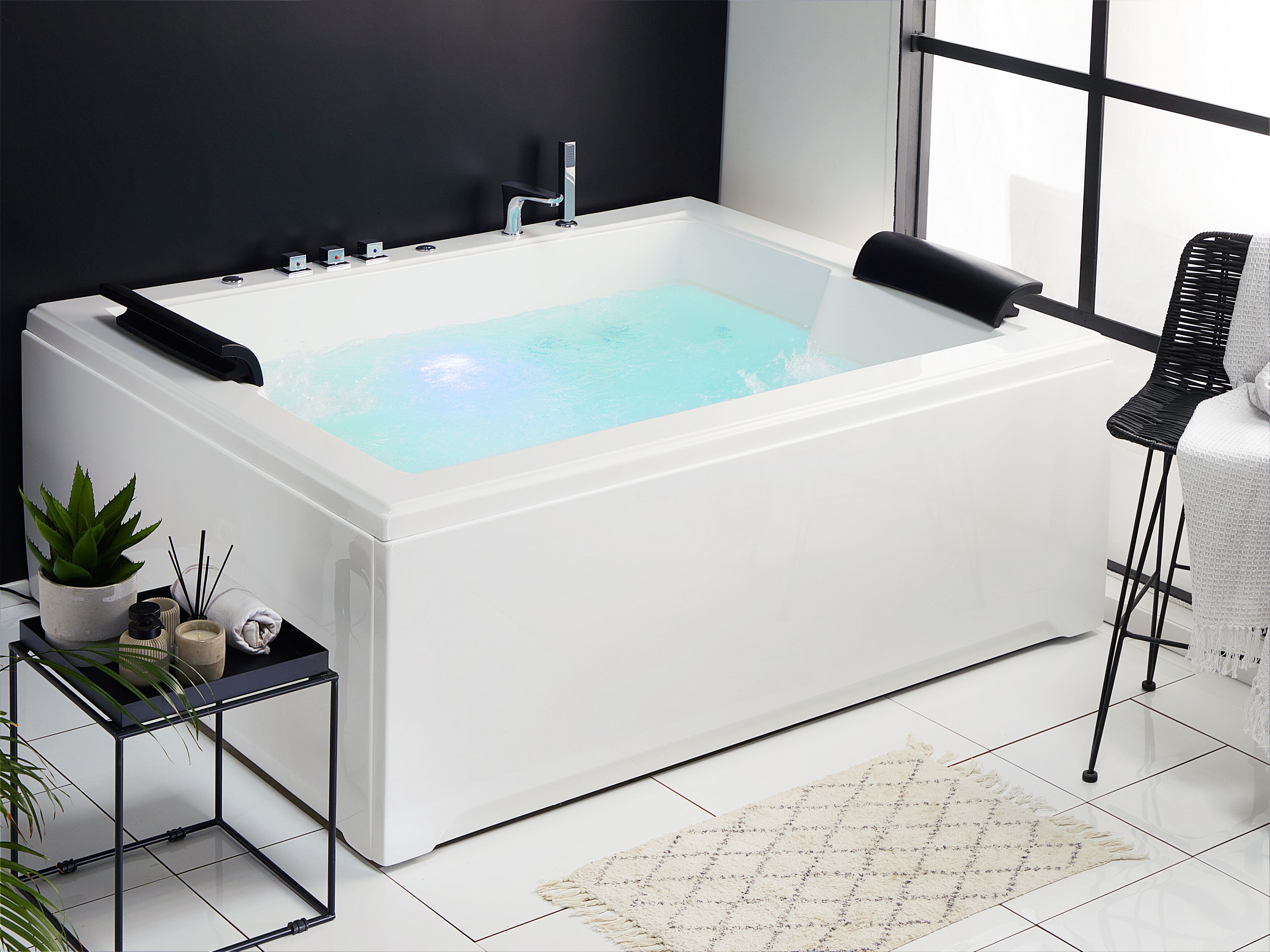 Whirlpool Bath with LED 1830 x 1420 mm White SALAMANCA | Beliani.co.uk