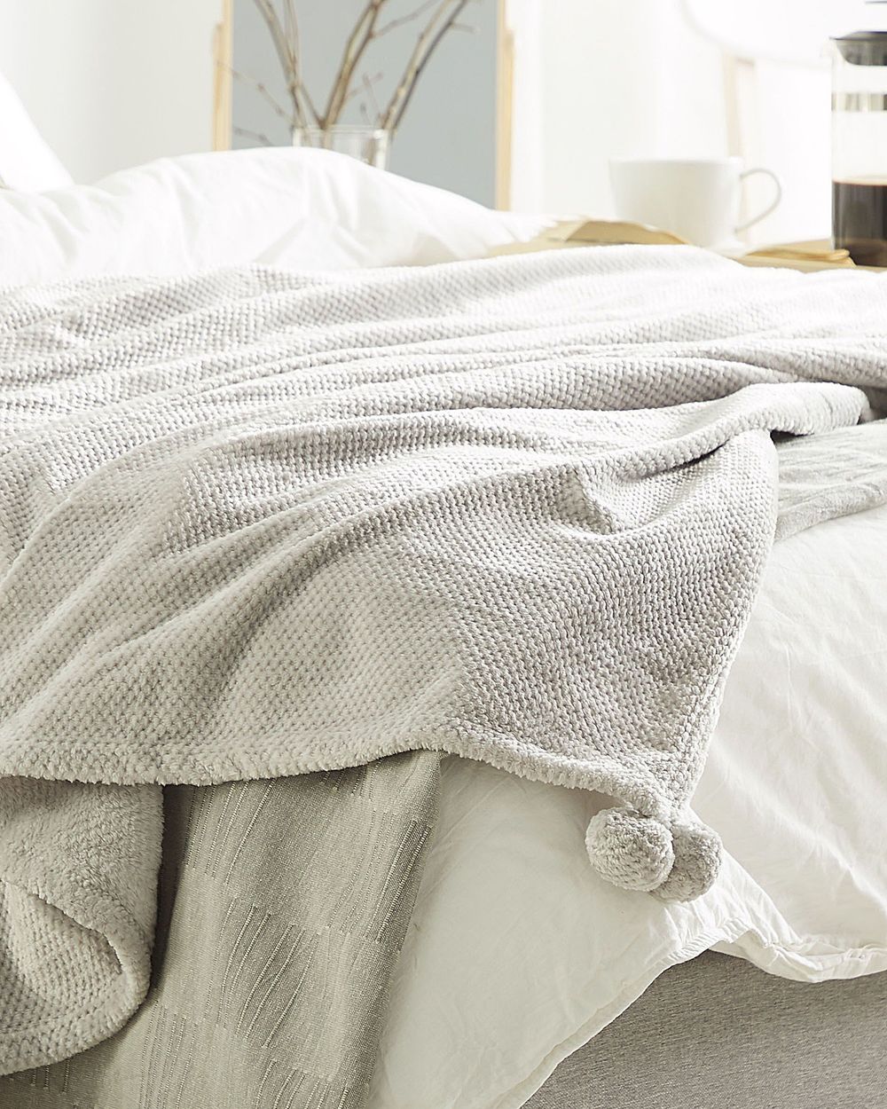 Plaid gris clair 150 x 200 cm SAITLER | Beliani.fr