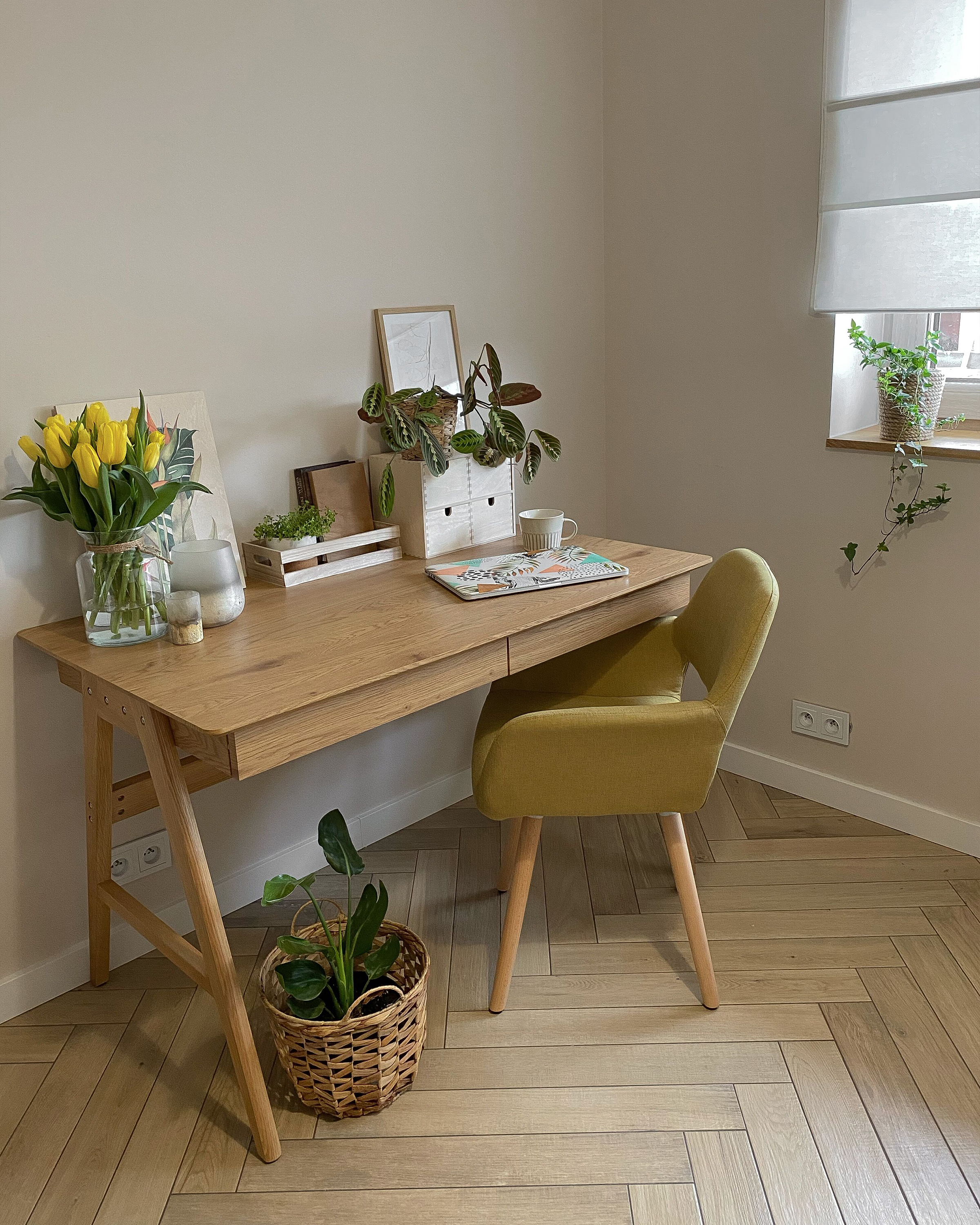 2 Drawer Home Office Desk 120 x 70 cm Light Wood SHESLAY | Beliani.co.uk