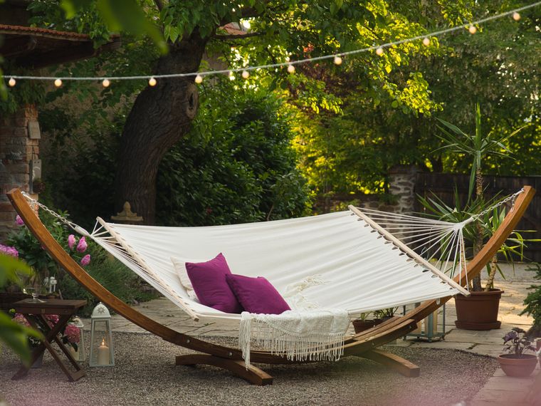 Rede de jardim creme com suporte de madeira TREVISO | Beliani.pt