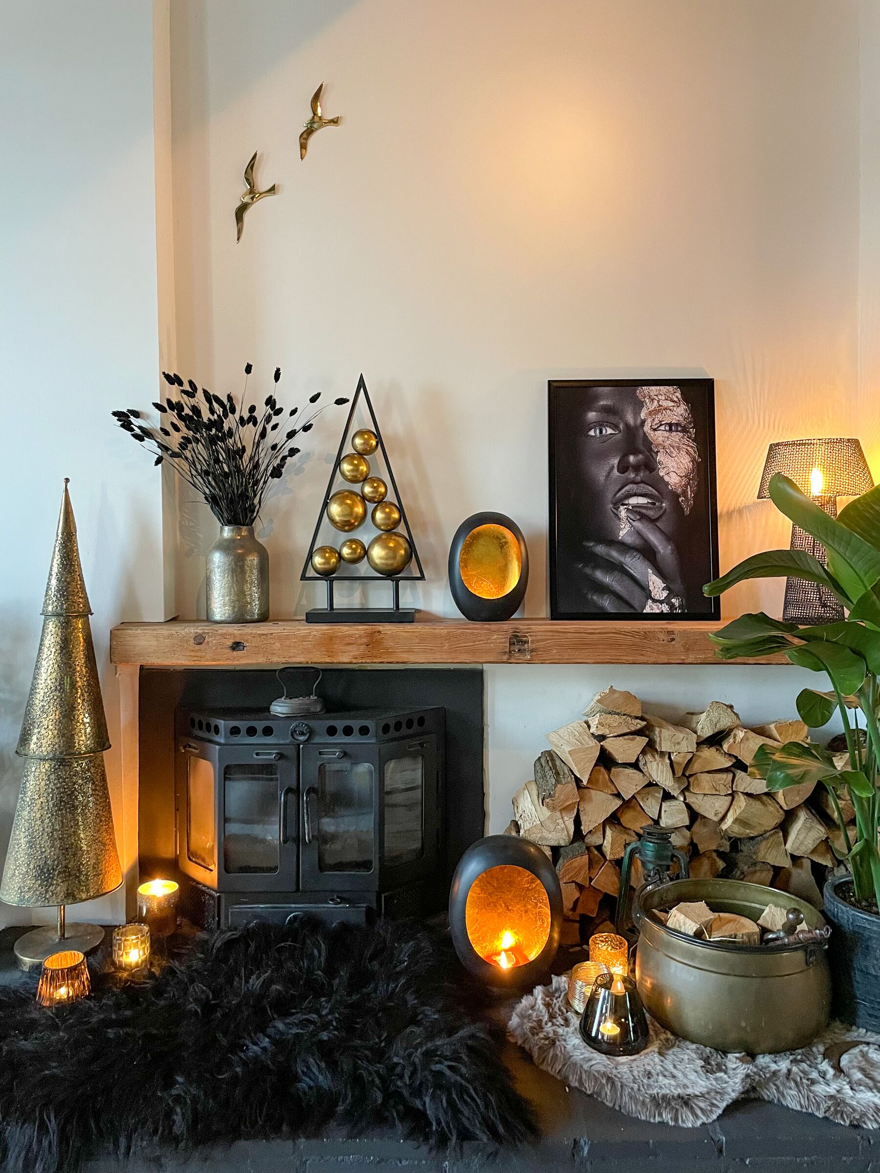 Metal Tabletop Christmas Tree Black and Gold RANUA | Beliani.co.uk