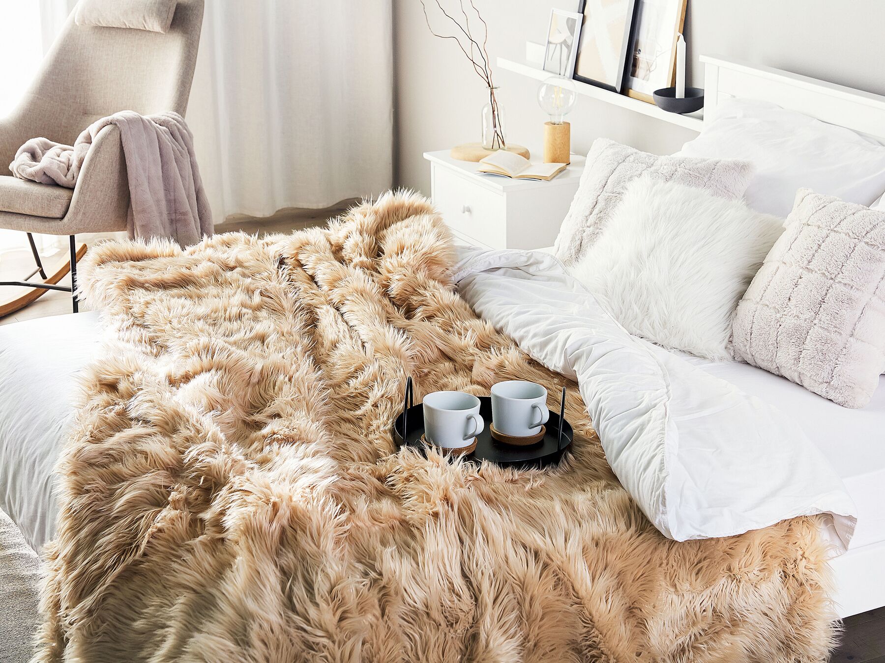 Decke beige 150 x 200 cm zweiseitig LABYAR | Beliani.ch