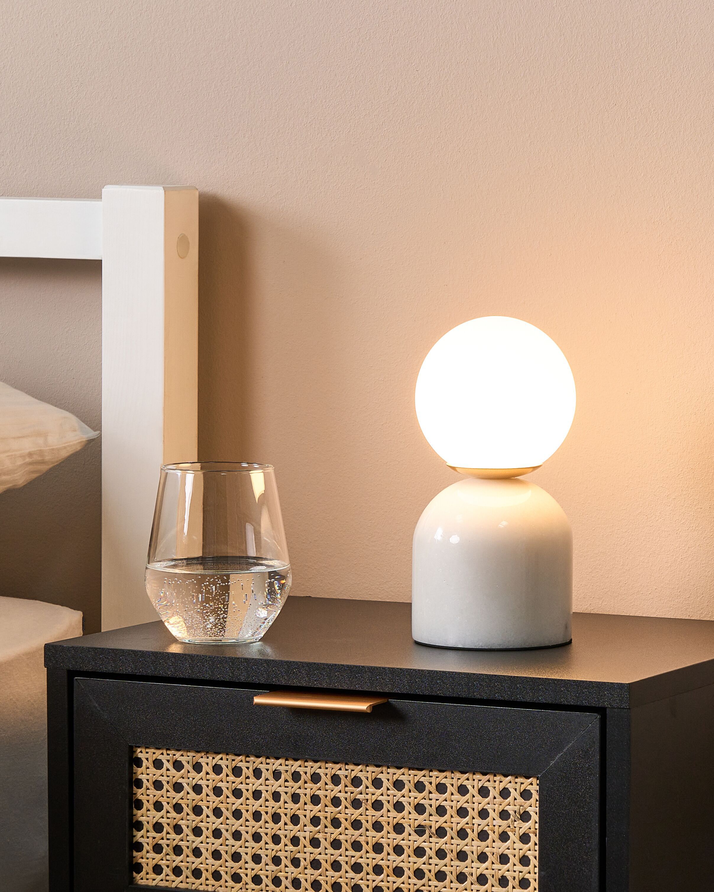 Nachttisch Rattan schwarz / beige 2 Schubladen 30 x 40 x 52 cm OPOCO ...