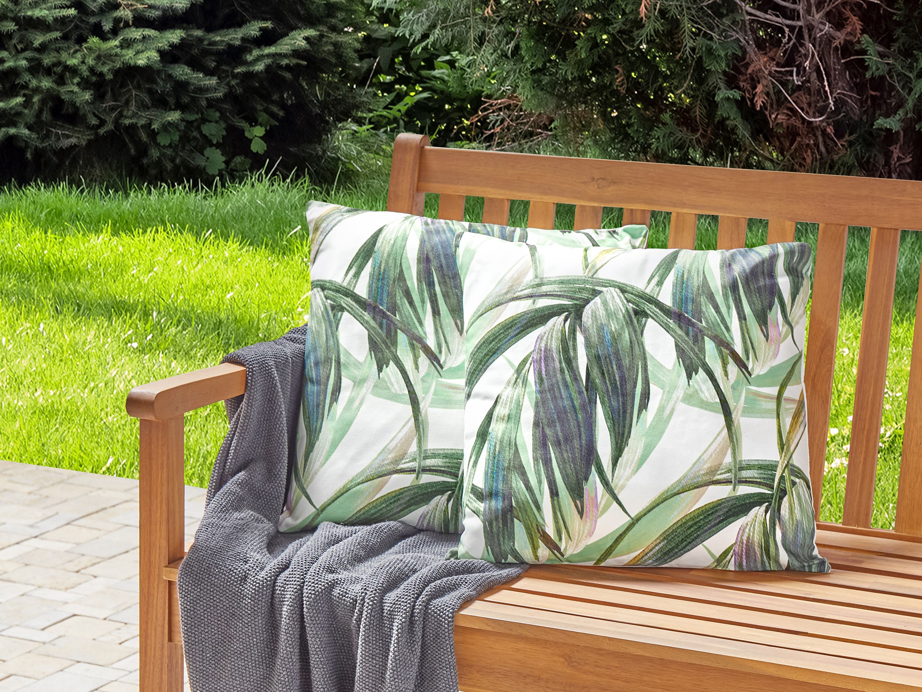 Set of 2 Outdoor Cushions Leaf Pattern 45 x 45 cm Green and White ...
