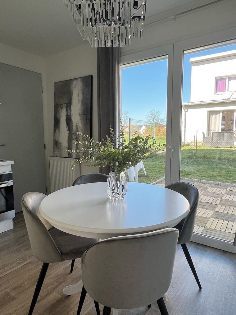 Round Dining Table ⌀ 100 cm White AKRON | Beliani.co.uk