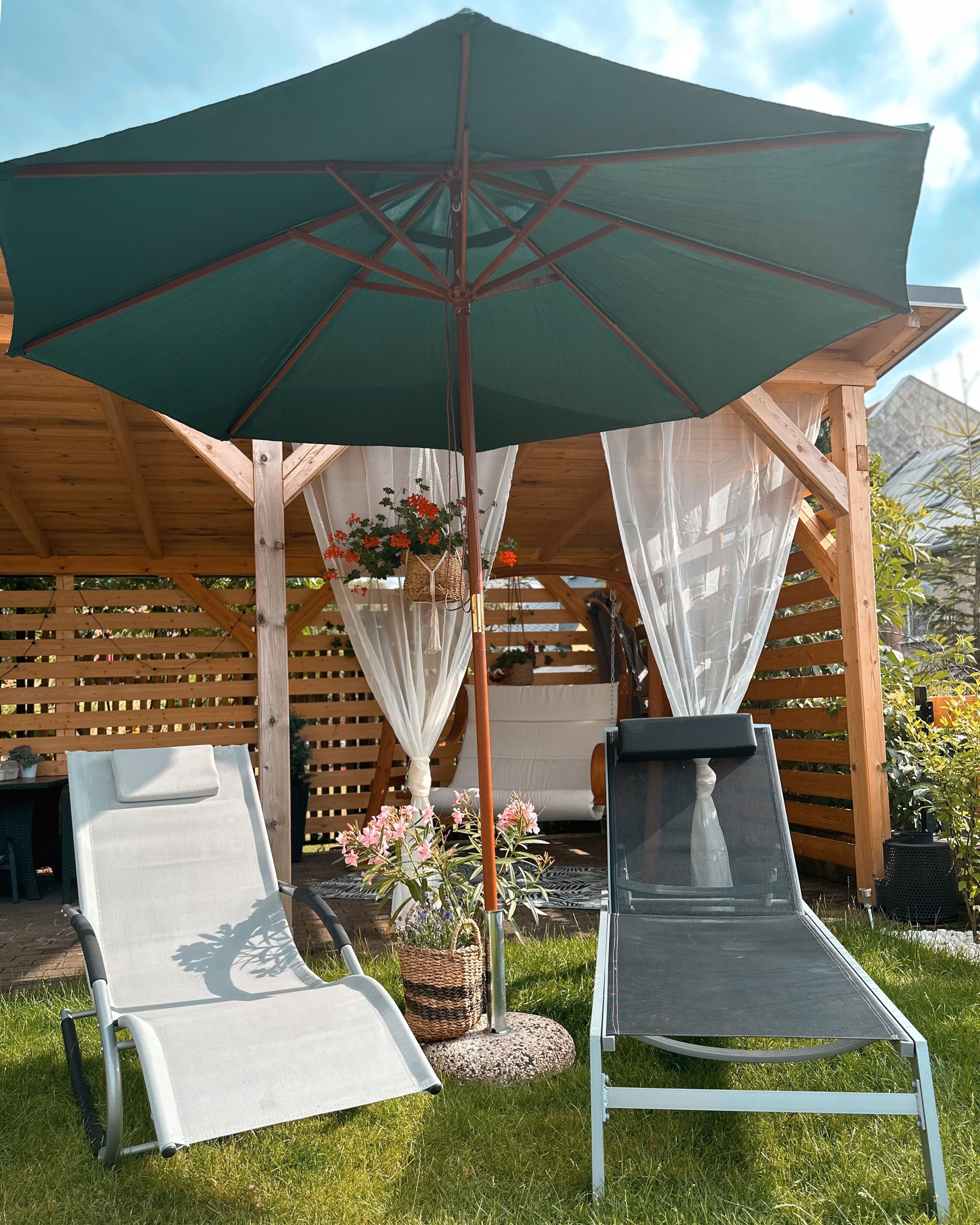 Garden Parasol ⌀ 2.7 m Green TOSCANA | Beliani.co.uk