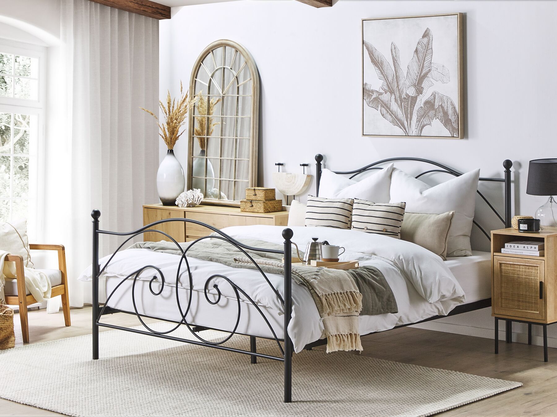 Cama de metal negra 160x200 cm DINARD | Beliani.es