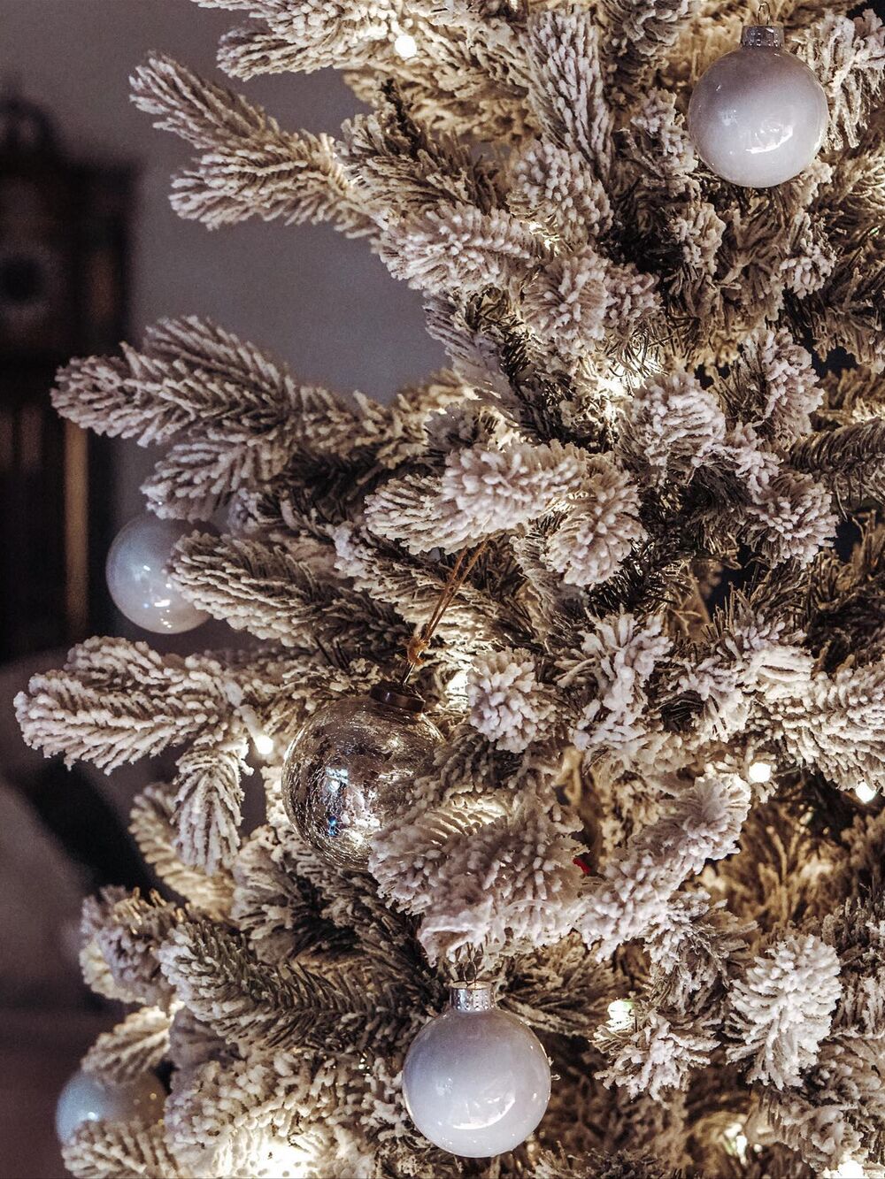 Julgran 210 cm vit TATLOW | Beliani.se