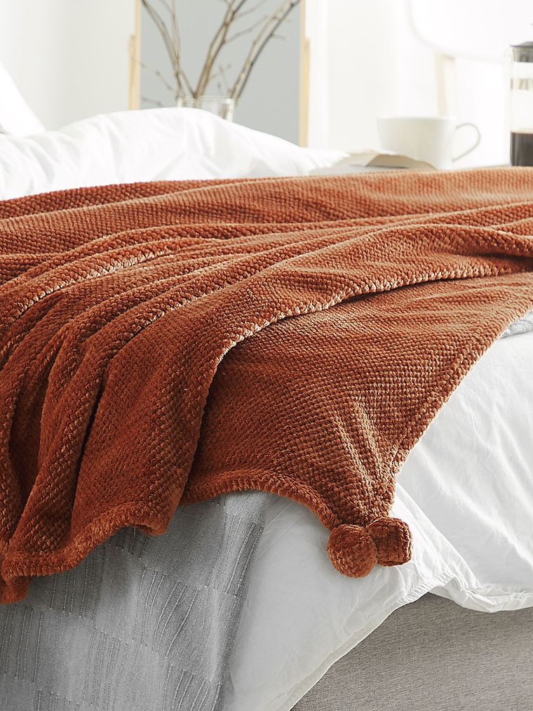Blanket 200 x 220 cm Golden Brown SAITLER | Beliani.co.uk