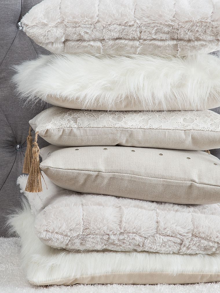 Set of 2 Embossed Cushions with Tassels 45 x 45 cm White AZALEA ...