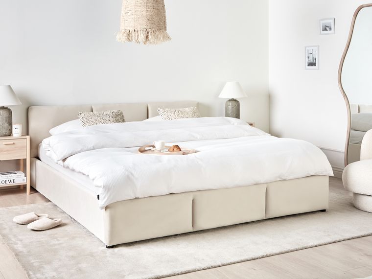 Lit avec coffre en velours beige clair 180 x 200 cm BOUSSE | Beliani.fr