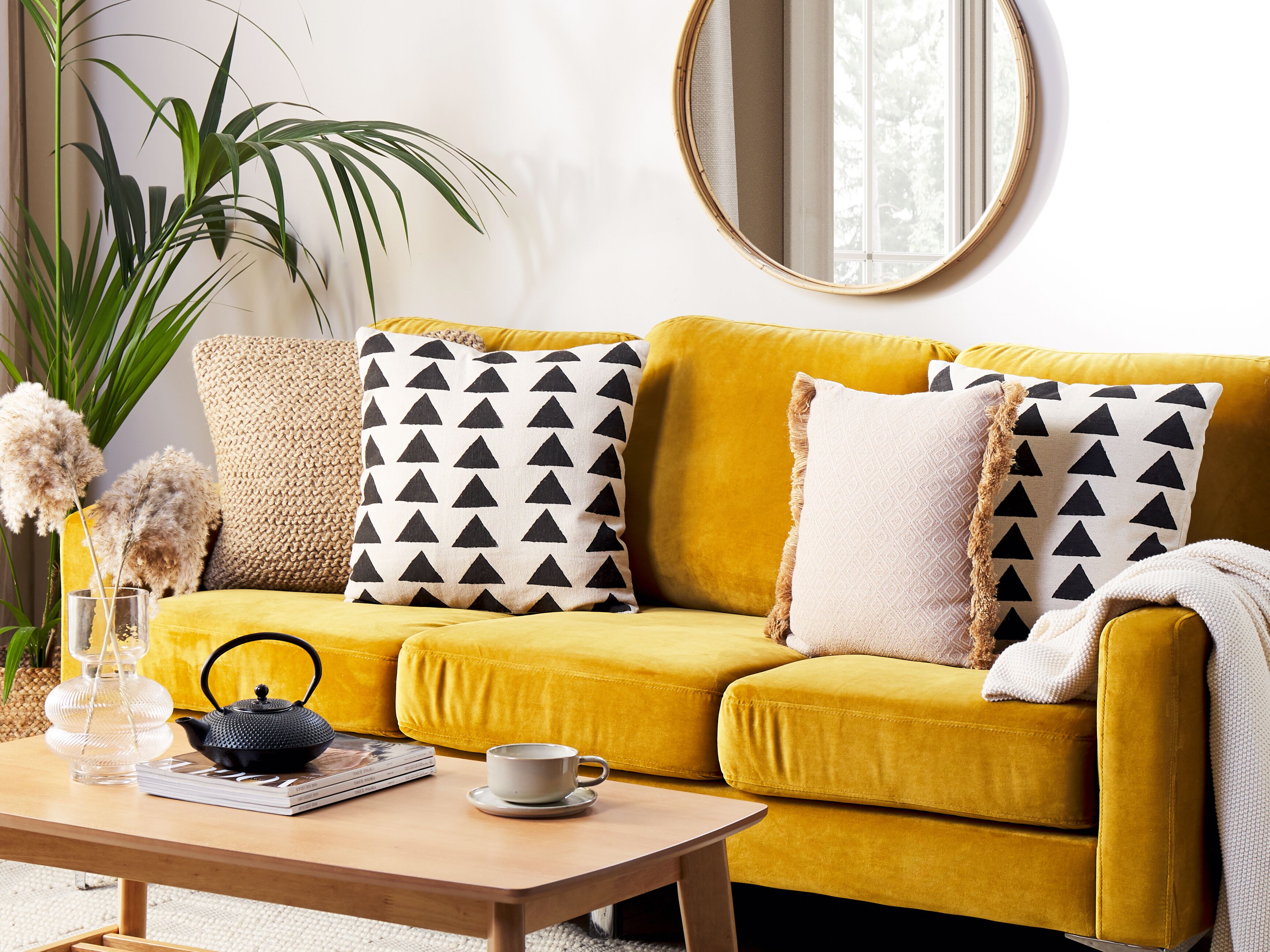 Set of 2 Cotton Cushions Triangle Pattern 45 x 45 cm Beige and Black ...