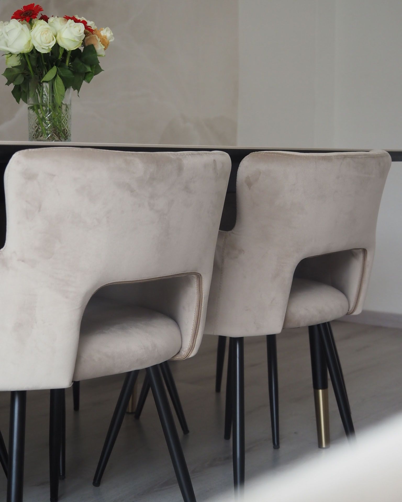 Velour Spisestue stol sæt af 2 Brungrå SANILAC | Beliani.dk