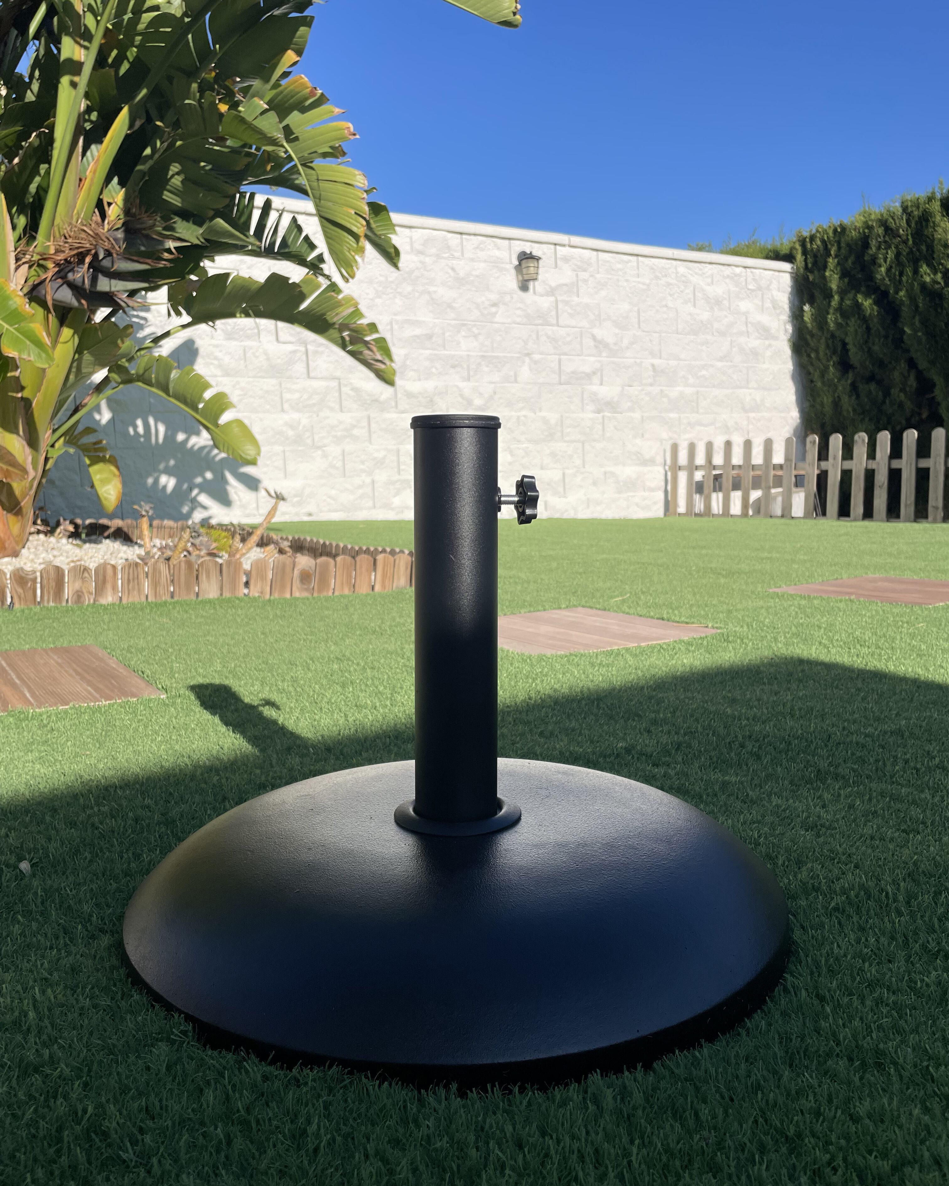 Round Concrete Parasol Base ⌀ 45 cm Black CANZO | Beliani.co.uk