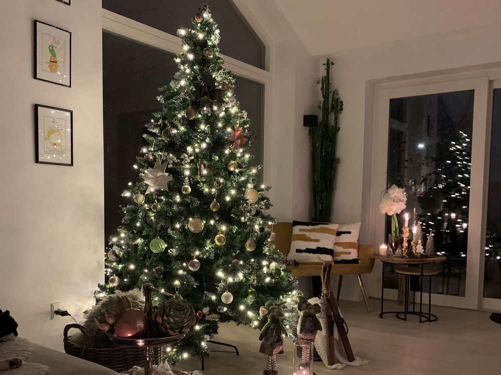 Julgran med LED-belysning 210 cm vit/grön PALOMAR | Beliani.se