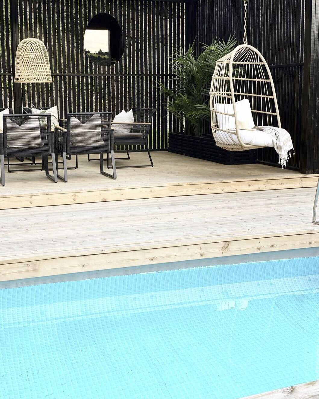 Hengestol med stativ beige ALLERA | Beliani.no