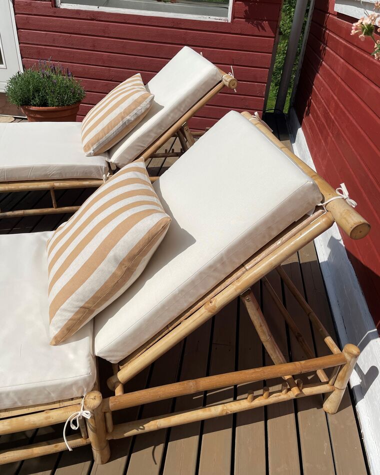 Bamboo Sun Lounger Light Wood and Off-White LIGURE | Beliani.co.uk