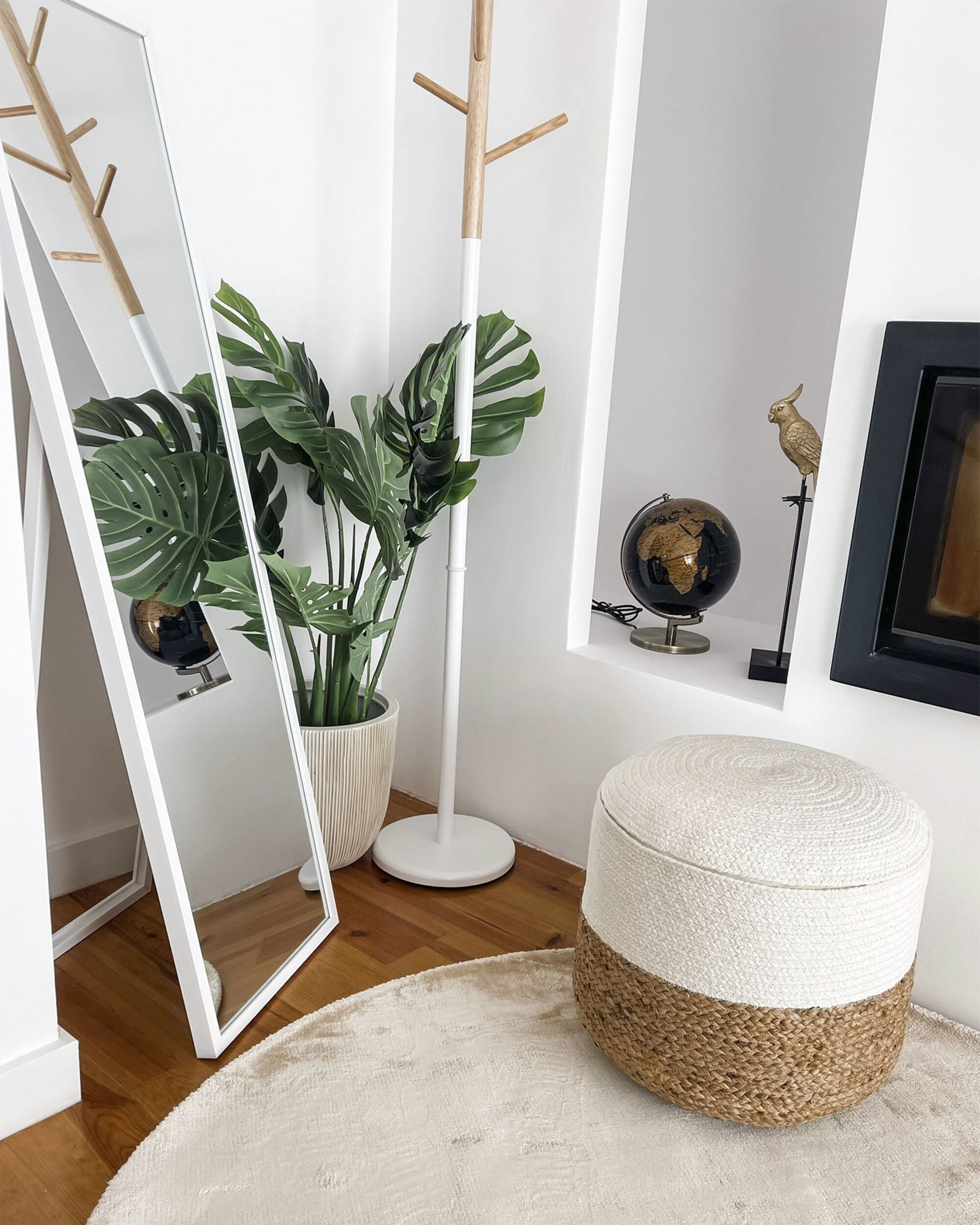 Perchero de pie marrón/blanco AUBUM | Beliani.es