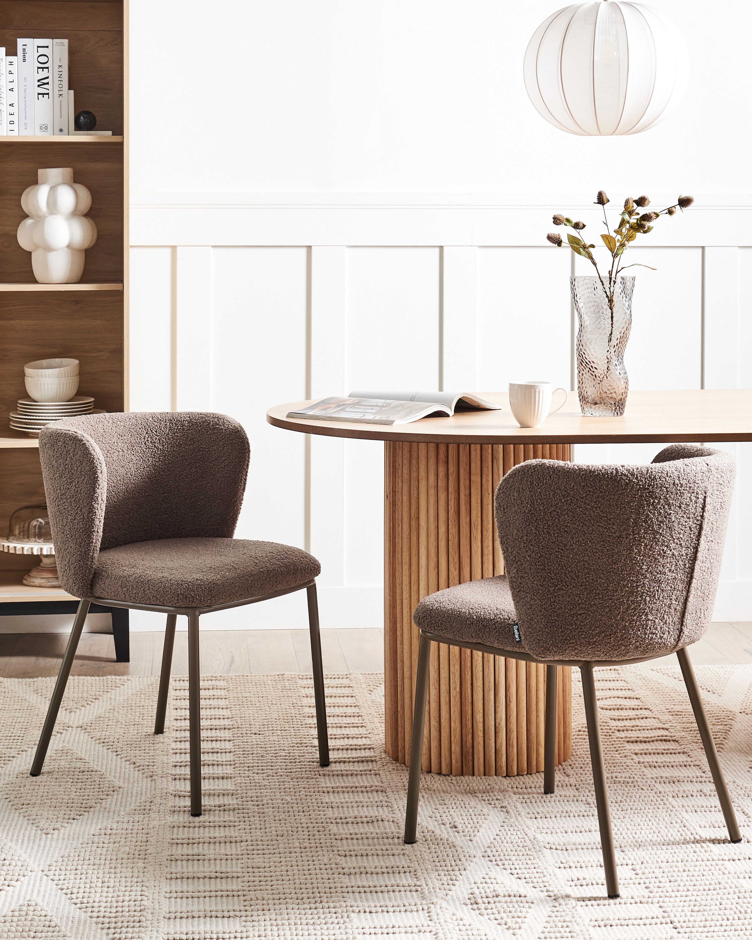 Sett med 2 stoler MINA II Bouclé Lysebrun | Beliani.no