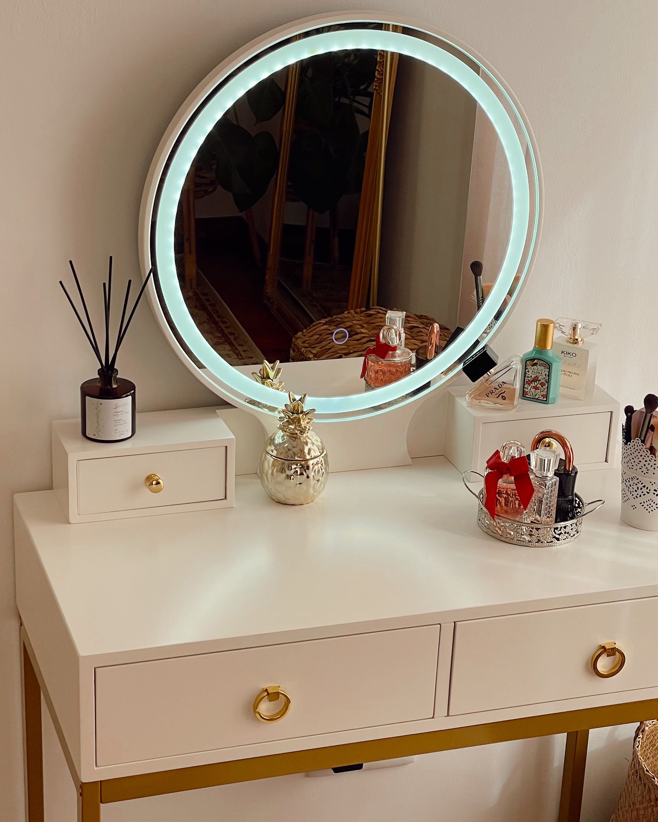 Makeup Bord AUXON LED Hvid | Beliani.dk