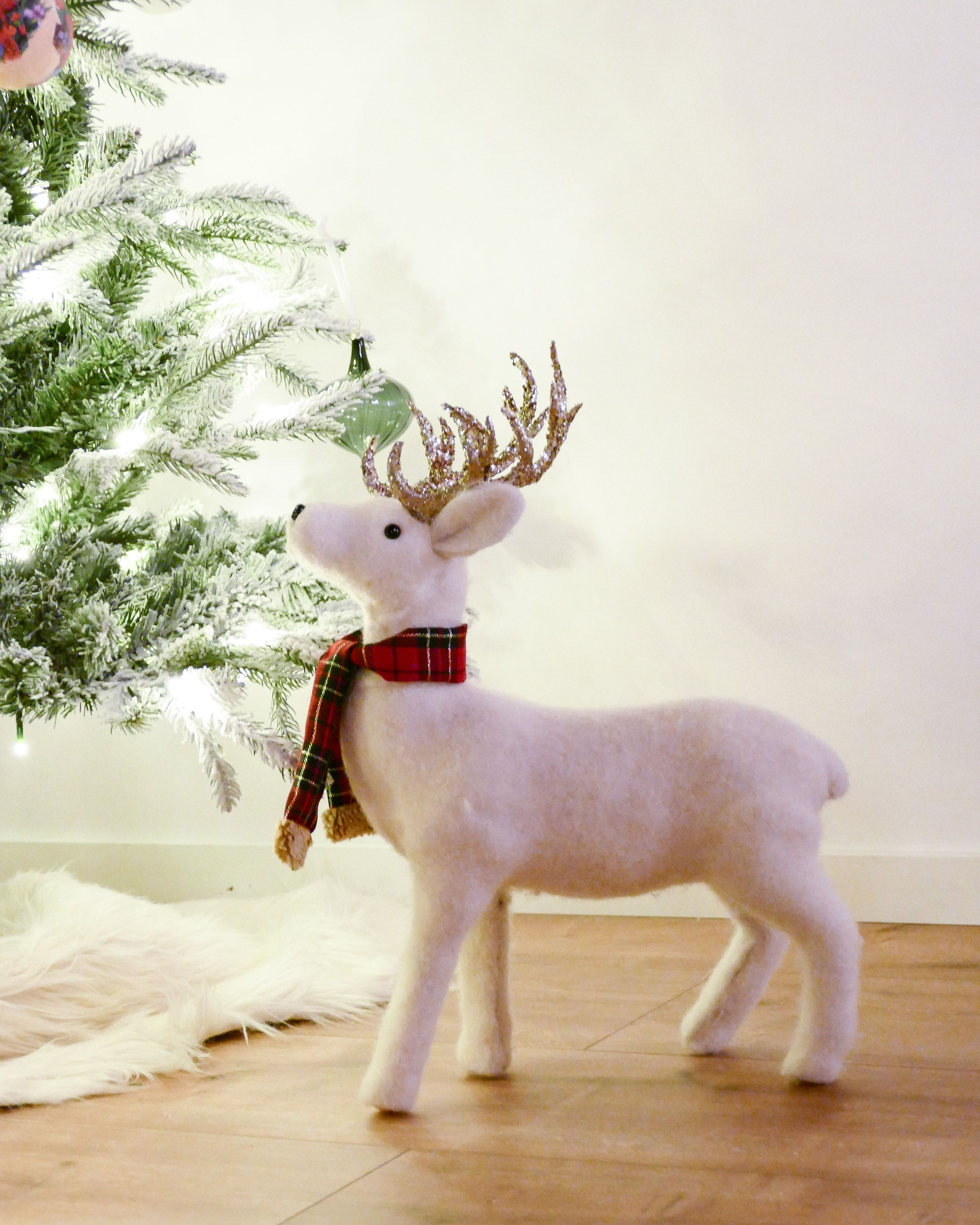 Decorative Figurine Reindeer 48 cm White MUSTOLA | Beliani.co.uk