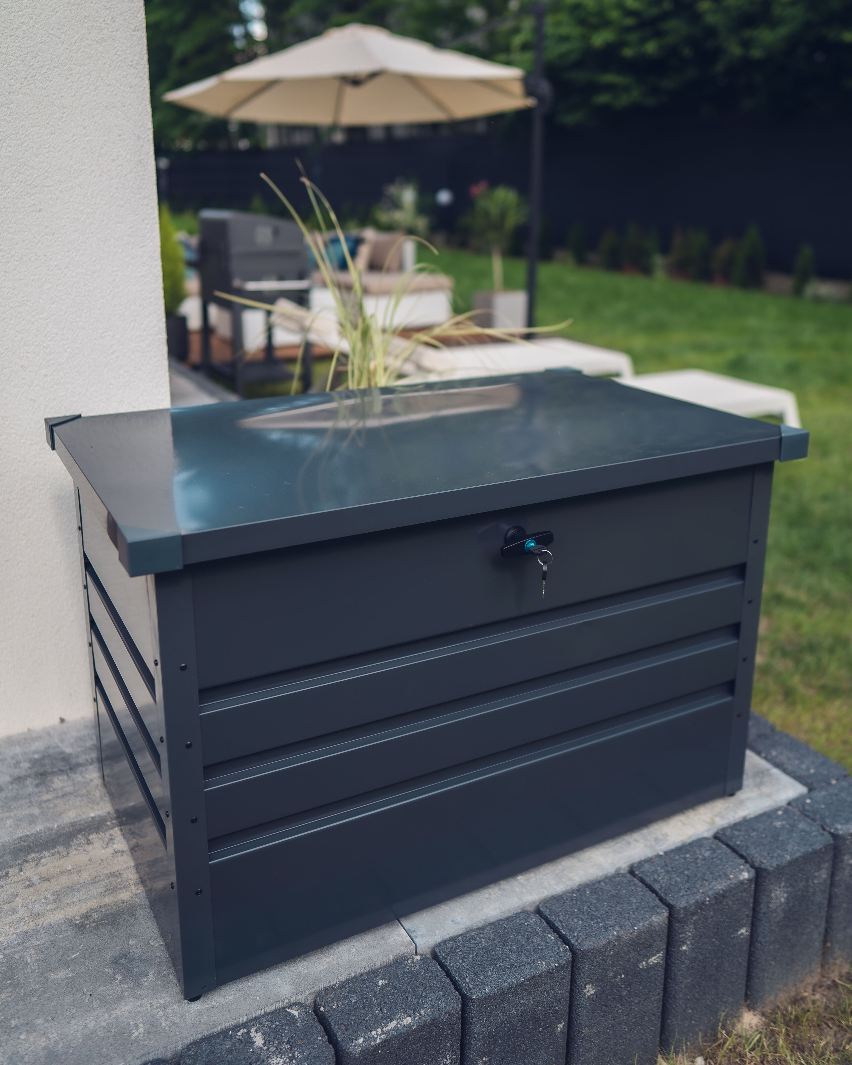 Coffre de rangement CEBROSA Métal 100 cm 62 cm Gris graphite | Beliani.fr