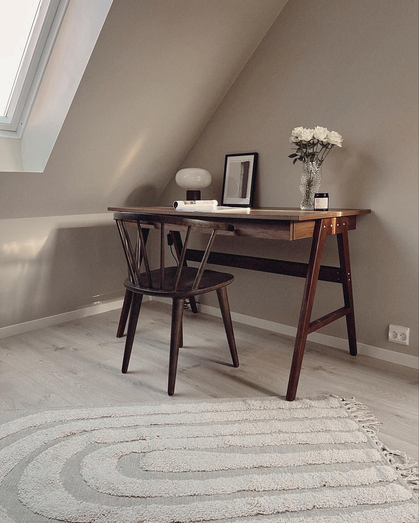 2 Drawer Home Office Desk 120 x 70 cm Dark Wood SHESLAY | Beliani.co.uk