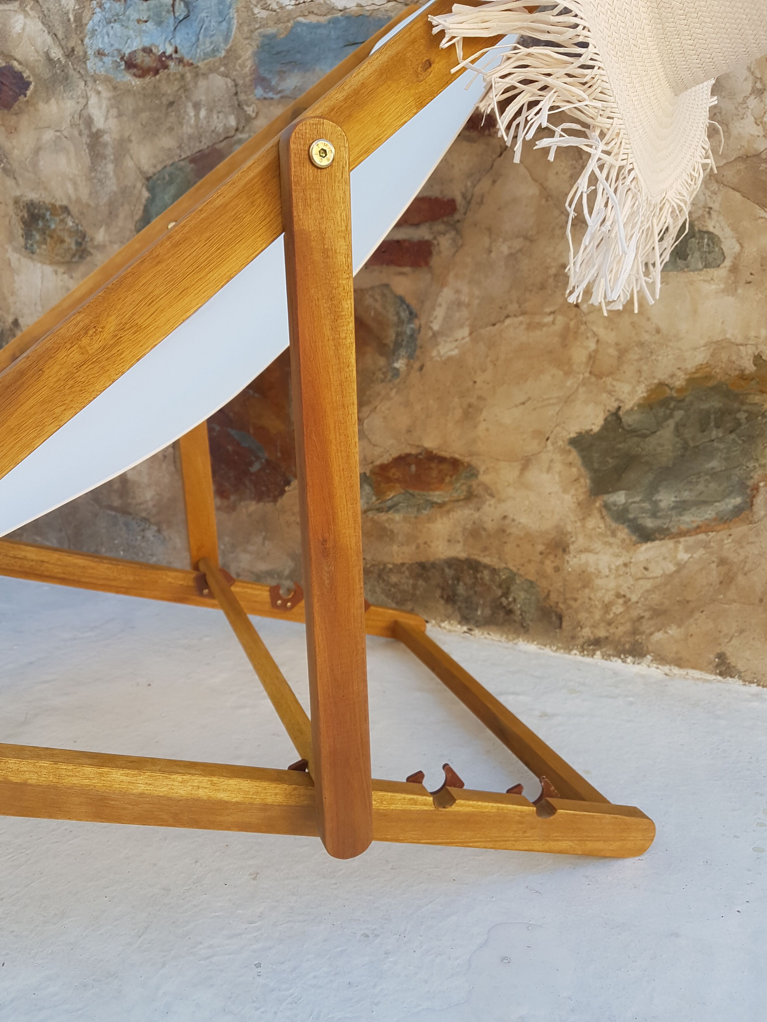 Folding Deck Chair AVELLINO Acacia Wood Off-White | Beliani.co.uk