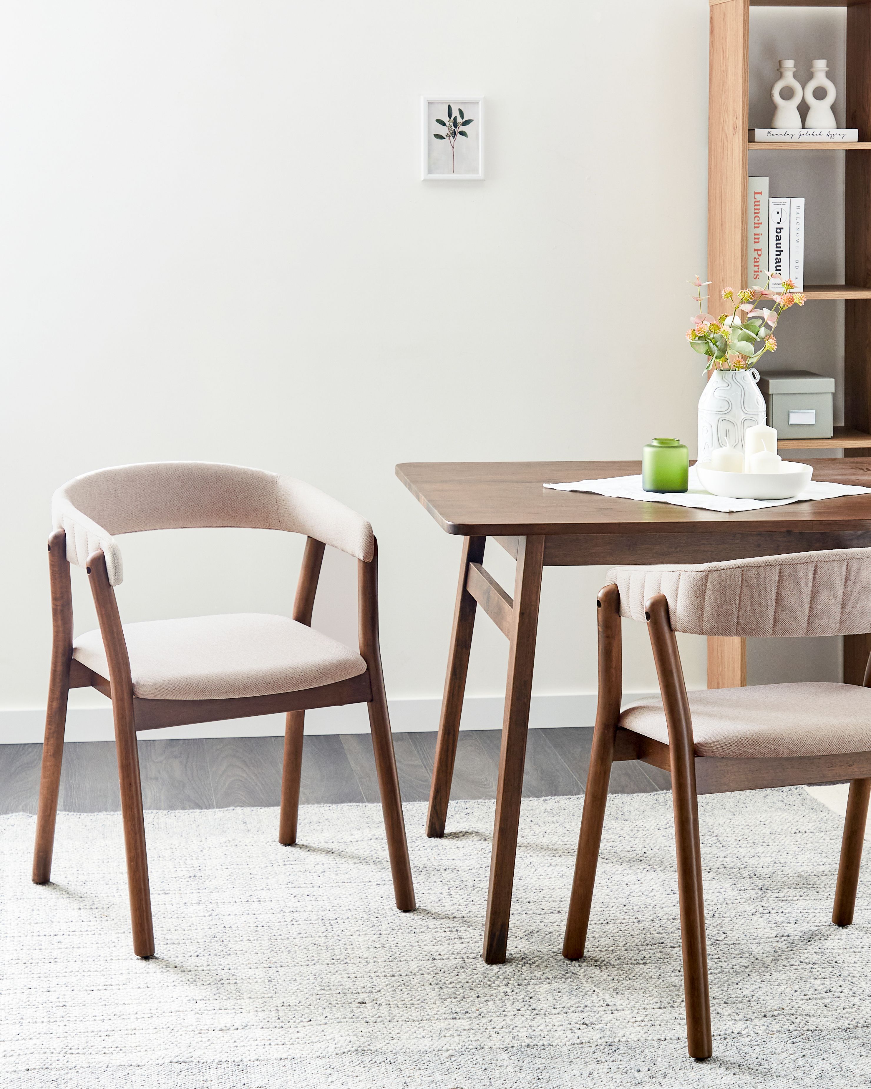 Matstol 2-pack mörkt trä och beige MYLO | Beliani.se