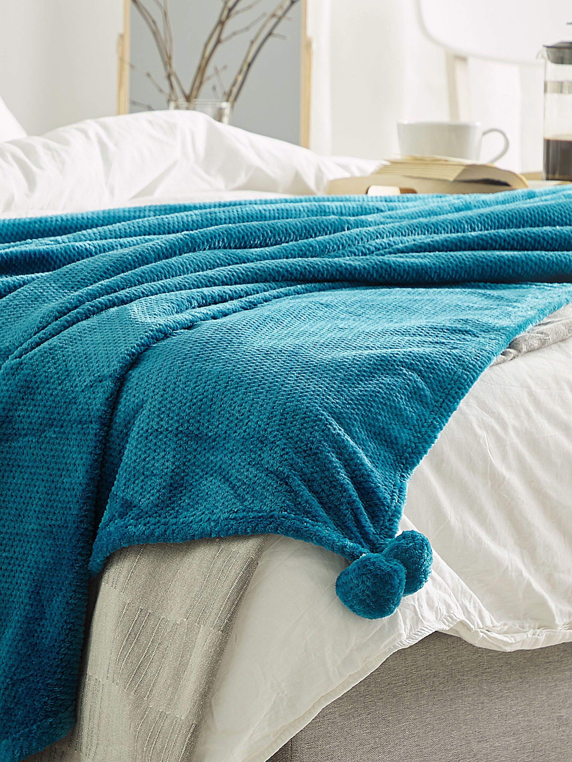 Blanket SAITLER 200 x 220 cm Turquoise | Beliani.co.uk