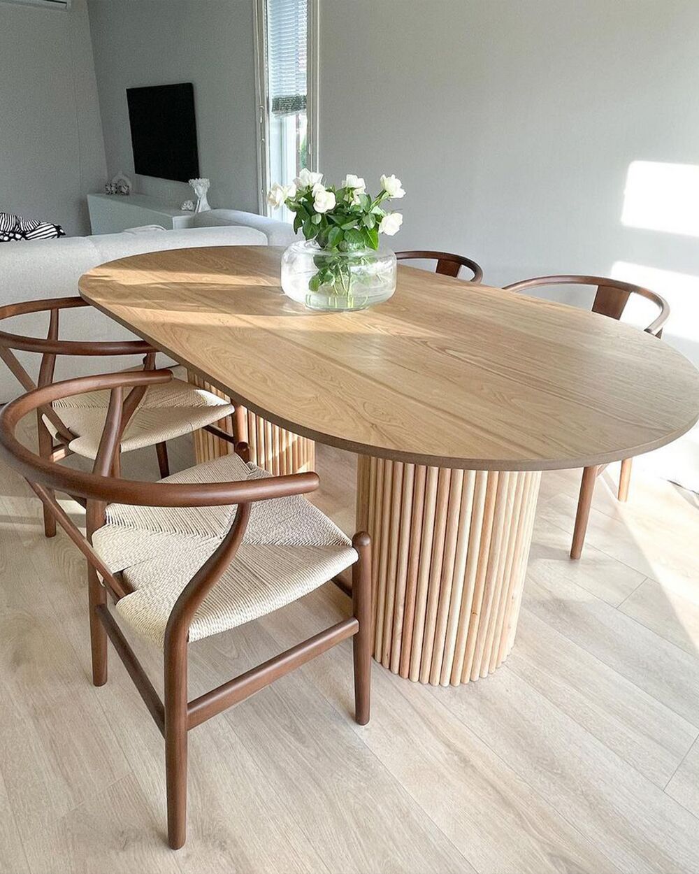 Oval Dining Table 180 x 100 cm Light Wood SHERIDAN Beliani