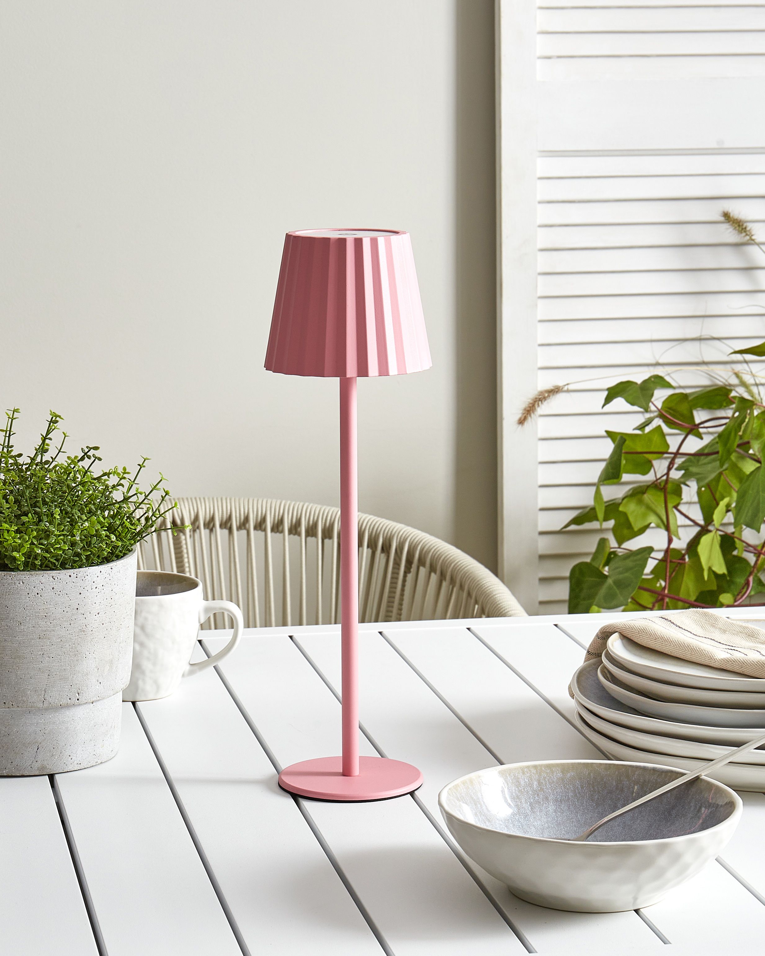 Metal Table Lamp Pastel Pink POMBEIRO | Beliani.co.uk