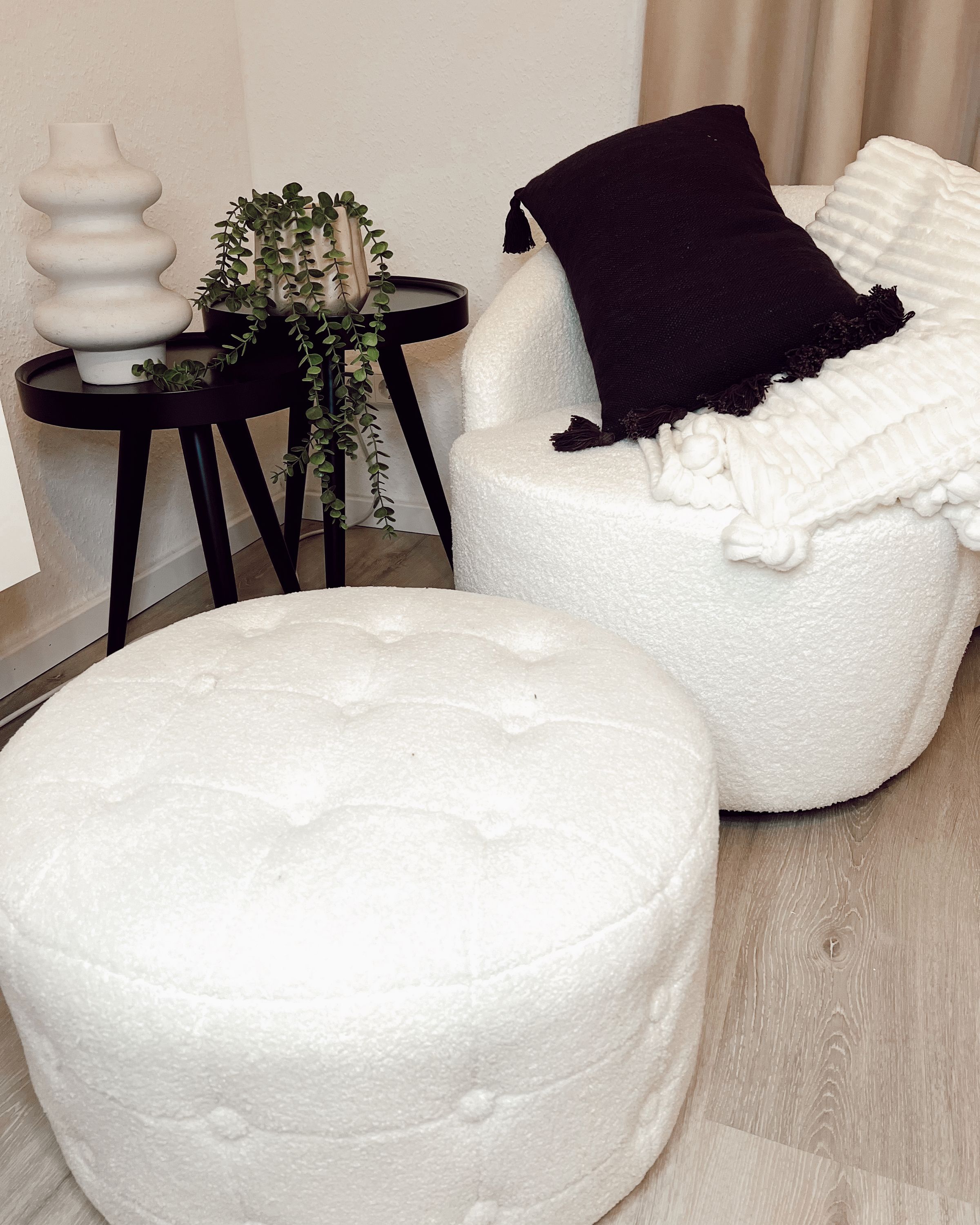 Pouffe TAMPA Boucle White 55 cm 55 cm 30 cm | Beliani.co.uk