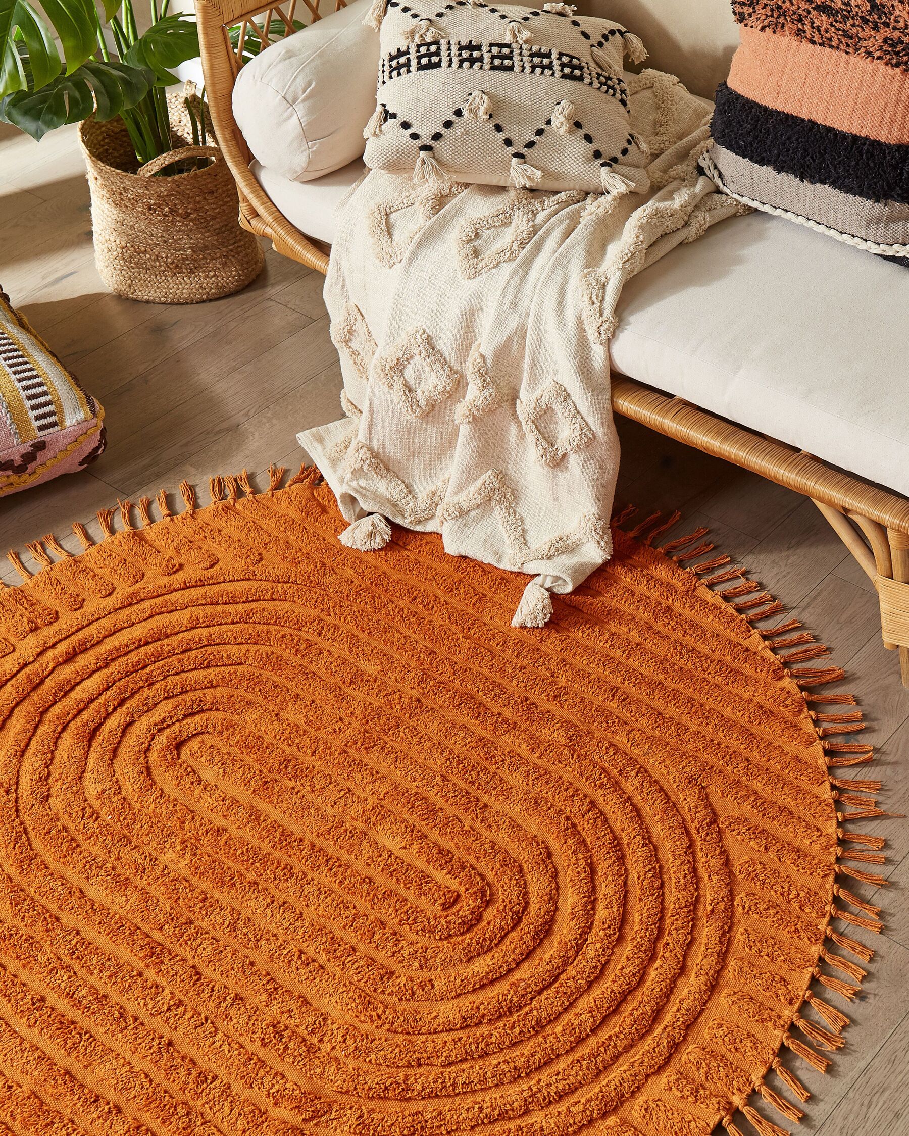 Round Cotton Area Rug ⌀ 140 cm Orange HALFETI | Beliani.co.uk