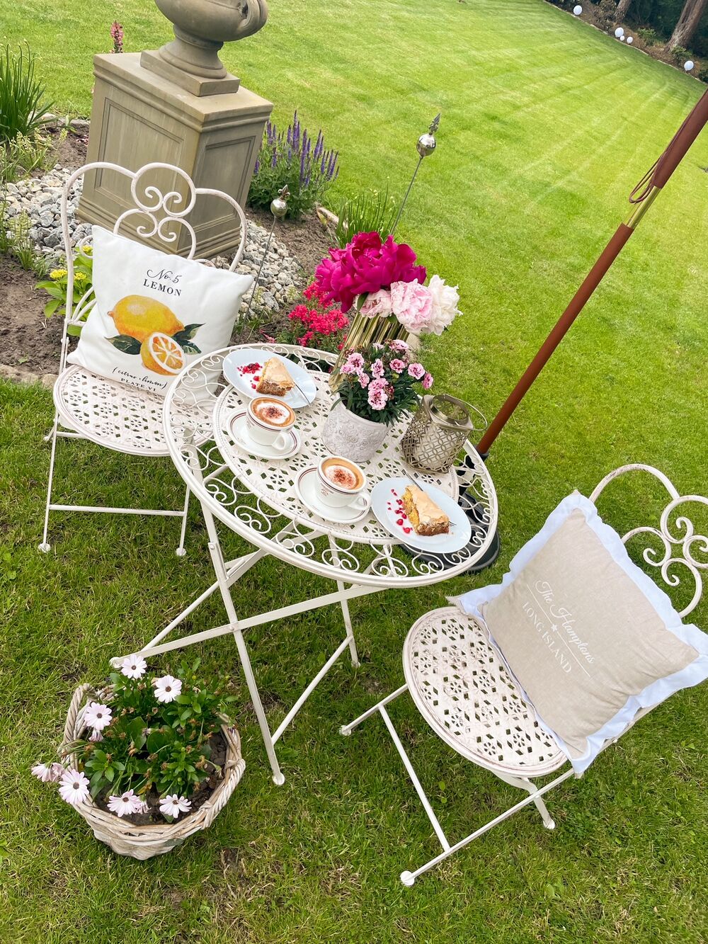 Bistro Set TRIESTE Metall Helles Beige Beliani
