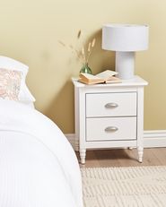 Natbord med 2 skuffer SHILLINGTON Fyretræ Hvid | Beliani.dk
