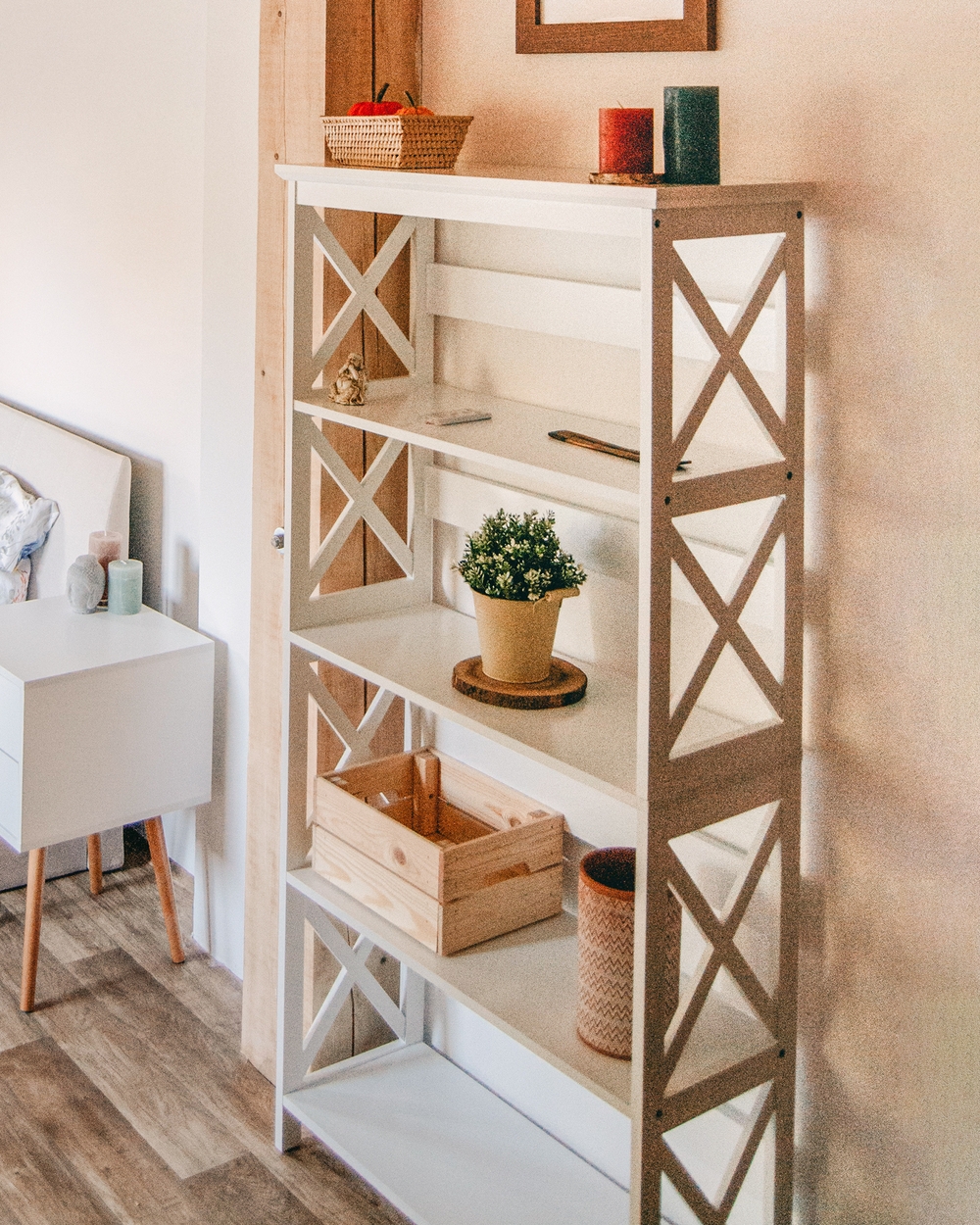 White bookshelf 4 shelf store