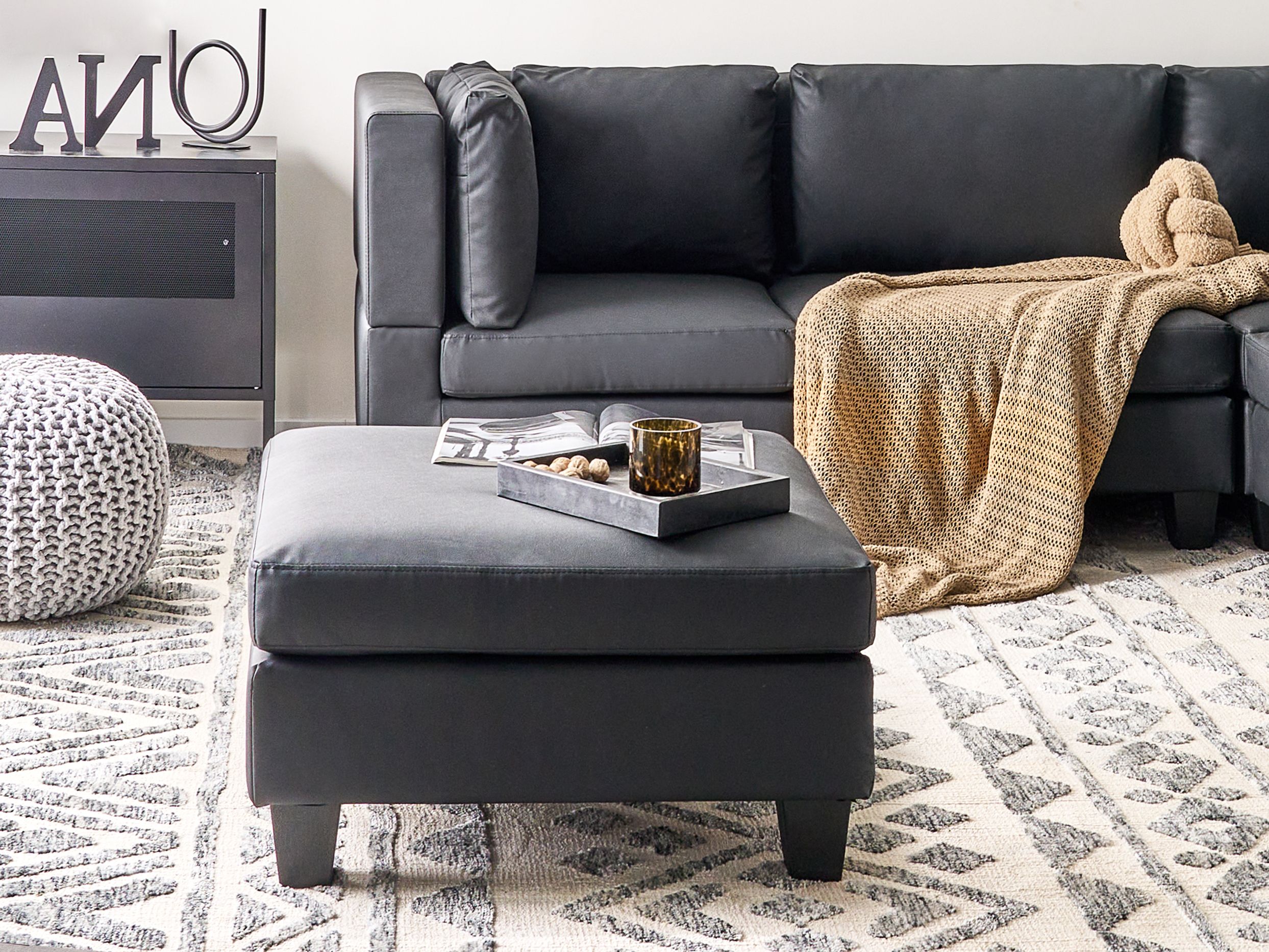 Suuri rahi UNSTAD keinonahka Musta | Beliani.fi