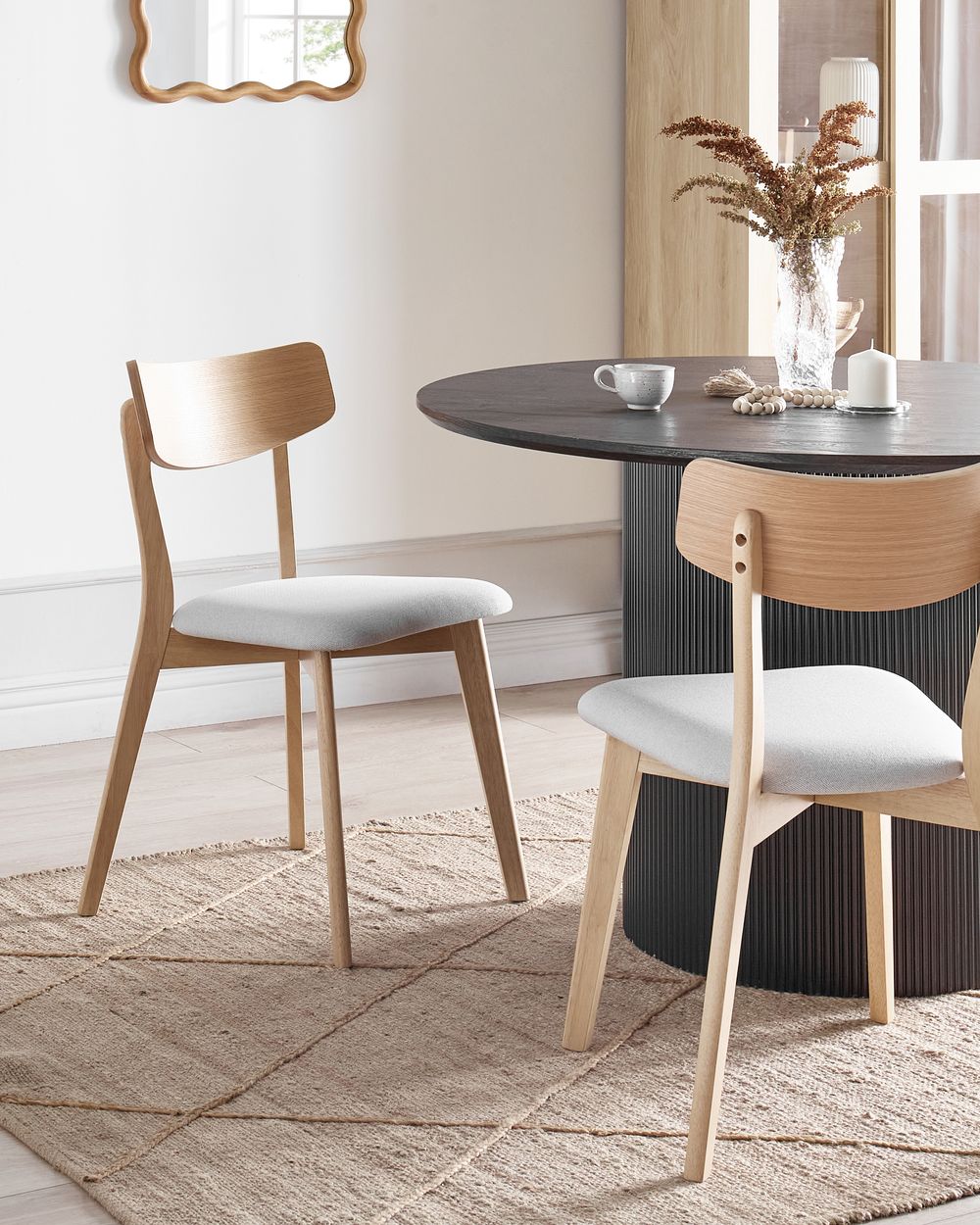 Set med 2 matstolar ERIE Trä Mörkbrun/ Grå | Beliani.se