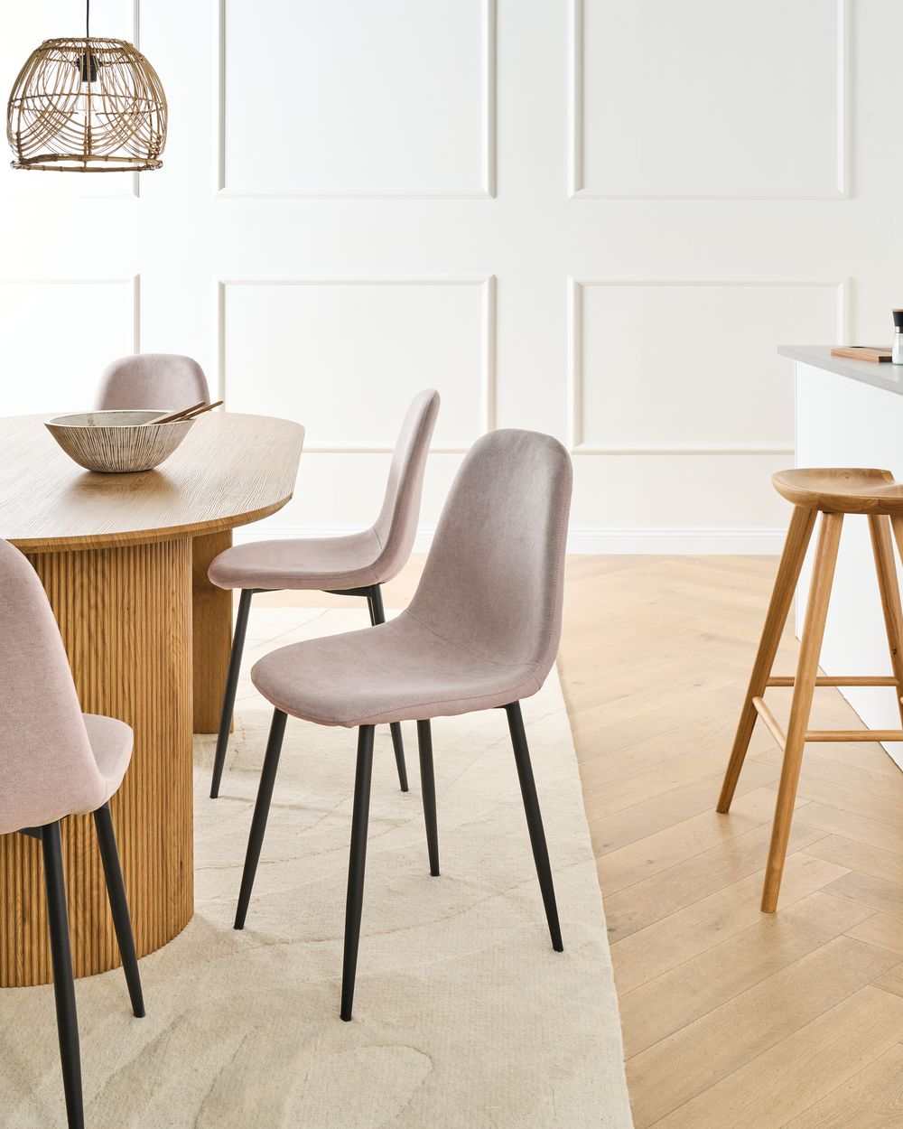 Set med 2 matstolar LUANA Sammet Ljusgrå | Beliani.se