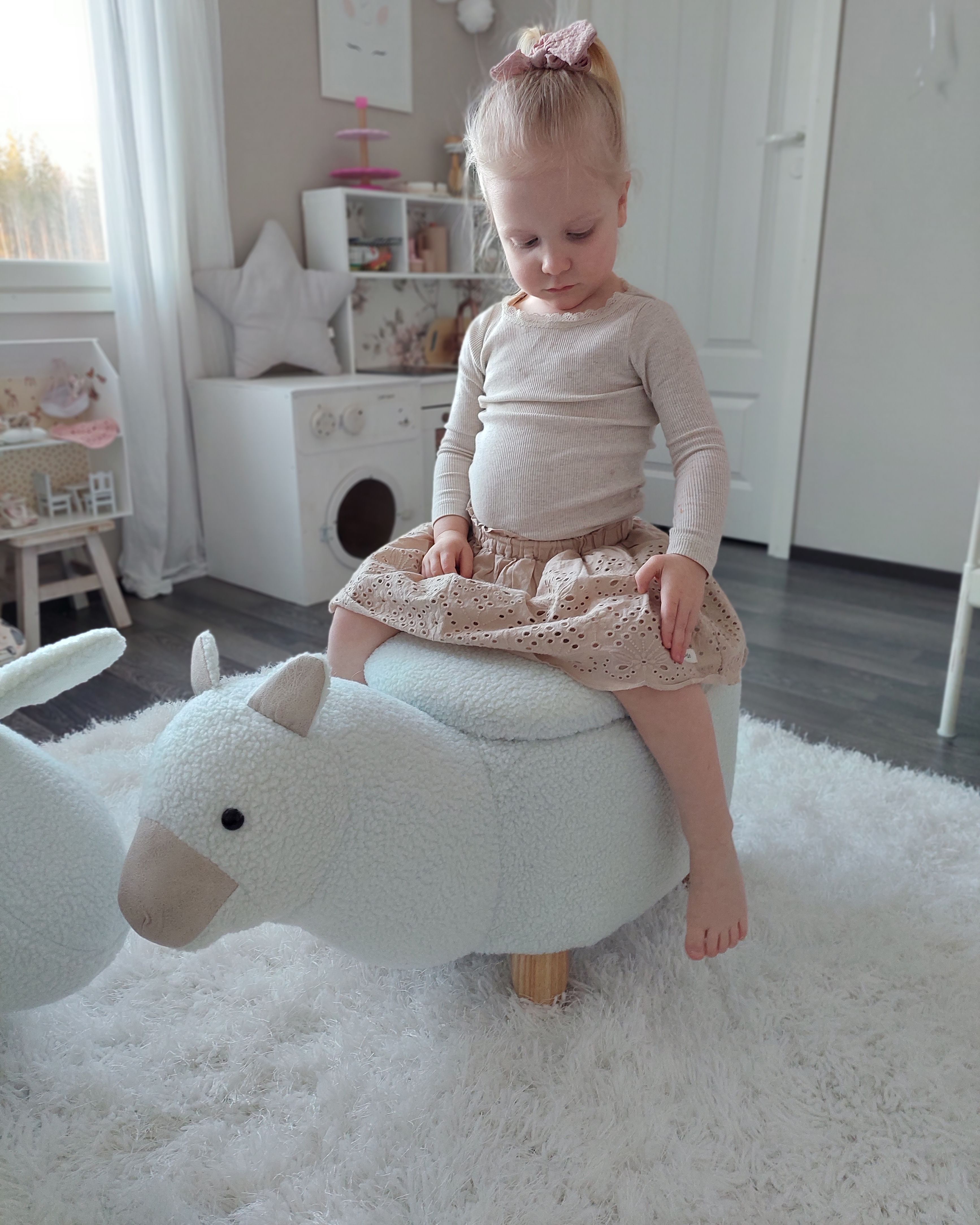 Fabric Storage Animal Stool White ALPACA | Beliani.co.uk