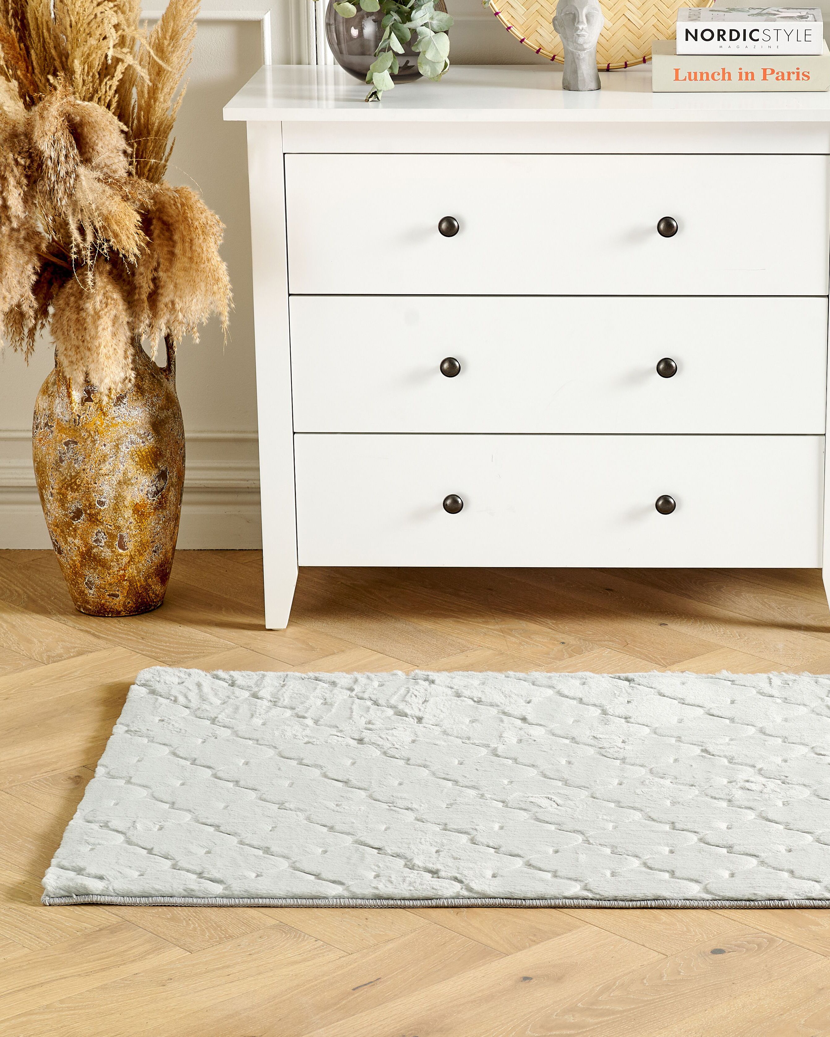 Faux Fur Rug GHARO Light Grey 80 x 150 cm | Beliani.co.uk